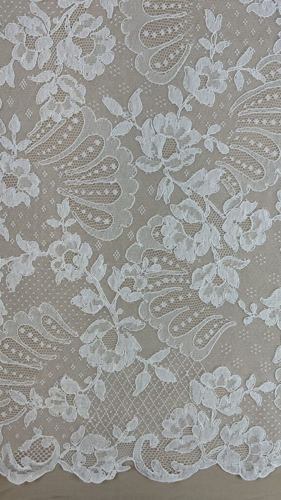 Ines - Lyon Lace 7079 - Atelier Dentelles